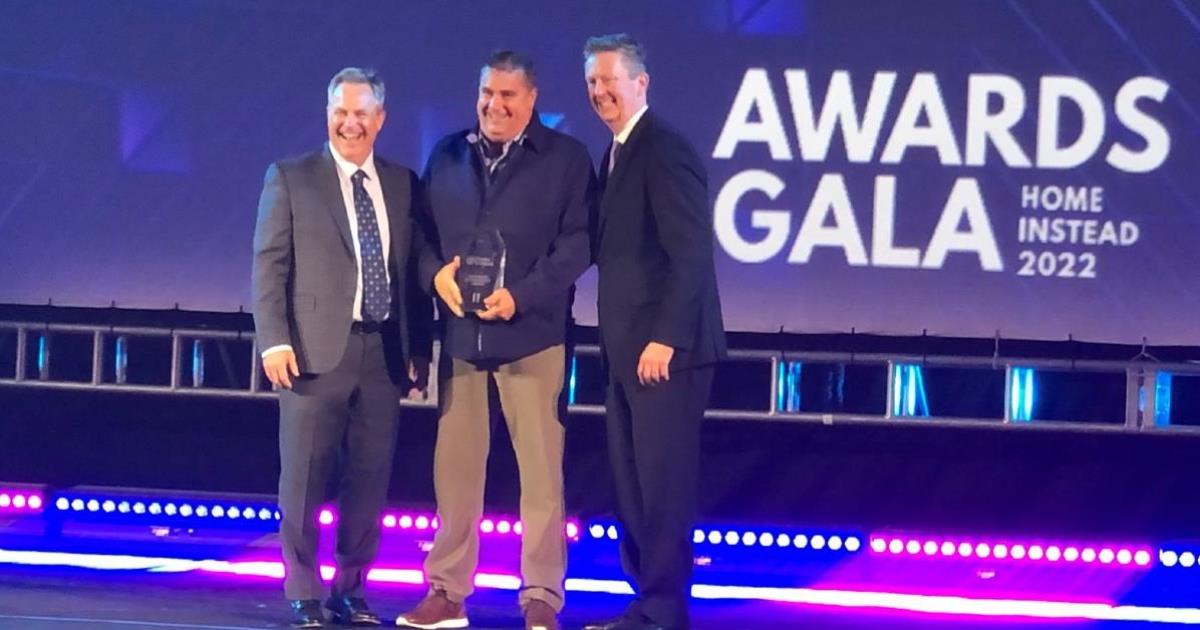 Home Instead of Indianapolis WINS Hallmark II Award at Convention