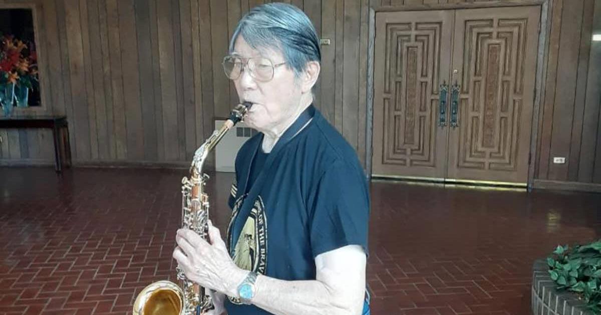 Client Learns to Play Saxophone at 93 Years Old | Home Instead